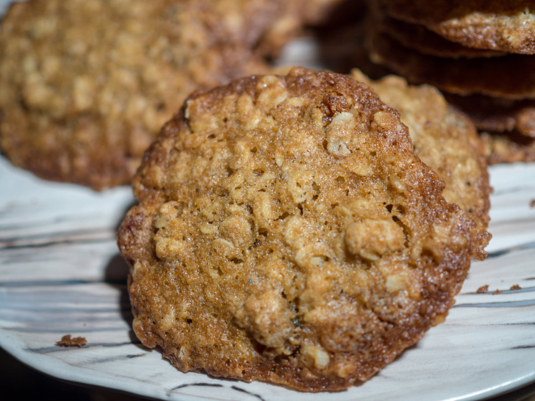 SOFT AND CHEWY OATMEAL RAISIN COOKIES - Cook me joy